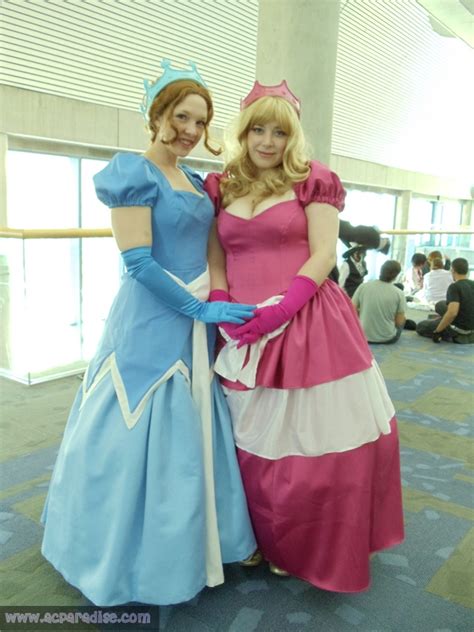 Fat Princess Peach Cosplay