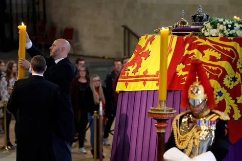 Queen Elizabeth Iis Coffin Lowered Into Royal Vault
