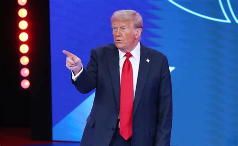 Дональд Трамп Mcdonalds те жұмыс істеп жүр Qandastar Kz