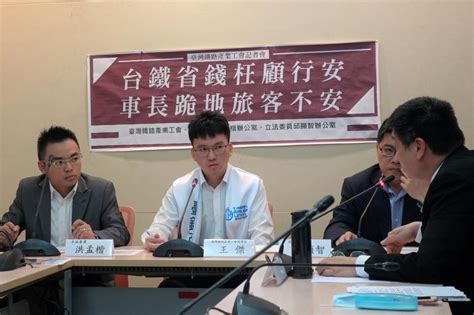 車長跪地開車門惹議 台鐵急喊卡