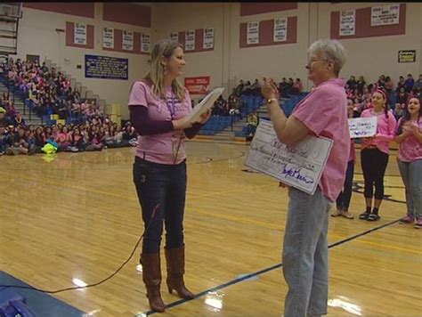 Students Raise Money For Teacher Battling Cancer Usa Today High