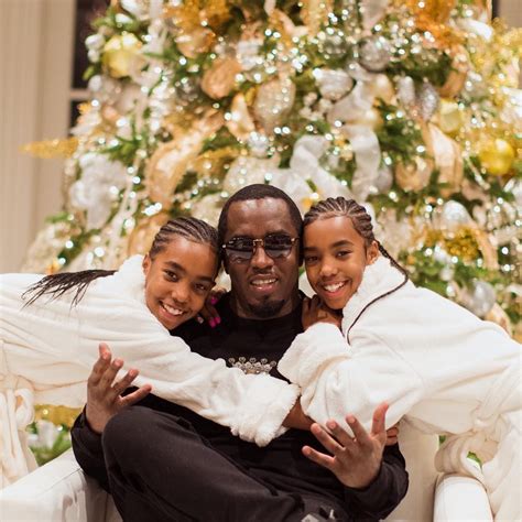 Rapper Diddy comove fãs ao postar foto de Natal filhas um mês após morte da ex Monet