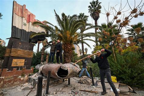 シリアのアサド政権崩壊、権力の空白に懸念