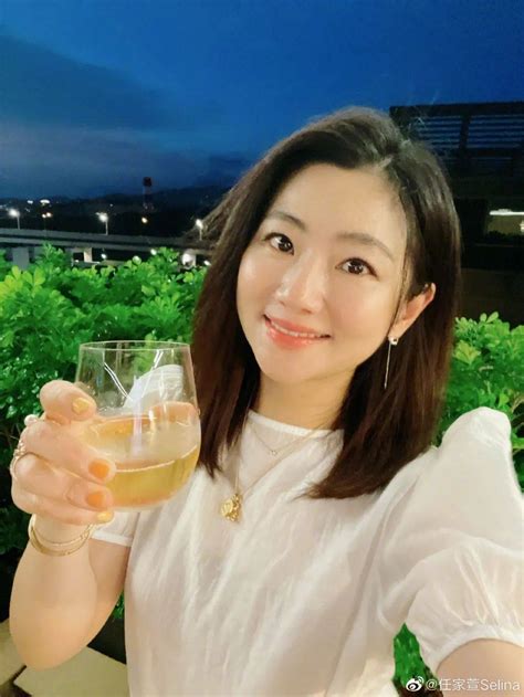 知名女星离婚5年后，承认了selina任家萱祝福
