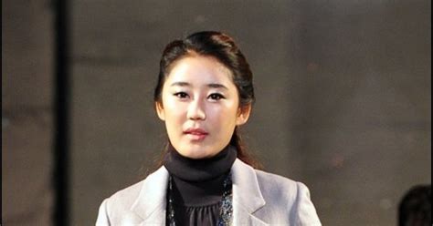 스투포토 런어웨이에 선 레이싱모델 이진