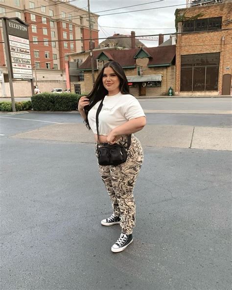 Pin By Aissa Aissa On جمال Plus Size Inspiration Street Wear Outfits
