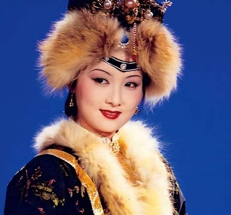 10位“天生狐狸眼”女星，眨眼像放电、眼睛能勾人，媚到骨子里了 狐狸 张曼玉 邓婕 新浪新闻
