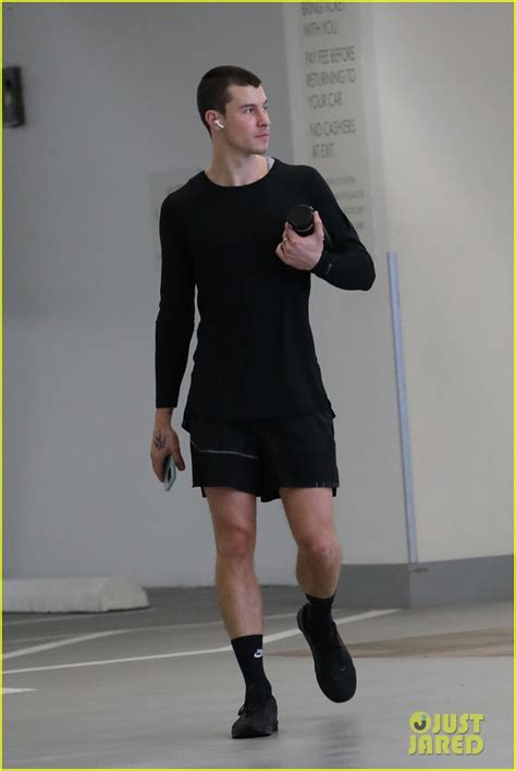 Shawn Mendes Shows Off His New Buzz Cut While Hitting The Gym Photo