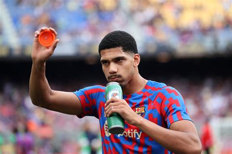 Barcelona Defender Ronald Araujo Offers Update On His Recovery From