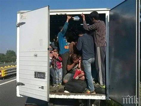 ПО СИГНАЛ Пипнаха над 30 нелегални сирийци край Вакарел Информационна агенция ПИК