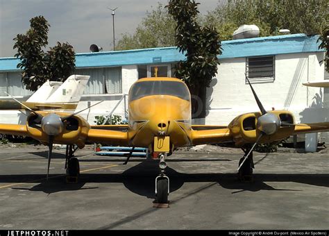File:Cessna 310, Private JP6584542.jpg - Wikimedia Commons