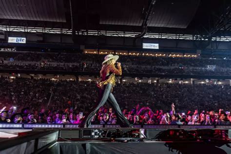 Luke Combs Lainey Wilson And Riley Green Bring Country Music Star