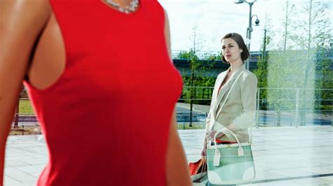 Women See Other Gals Dressed In Red As Sexual Threat Study Finds Abc News