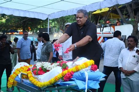 Sarath Babu శరత్ బాబుకు నివాళులు అర్పించిన సినీ ప్రముఖులు