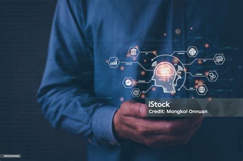 Ai 인공 지능과의 챗봇 채팅 스마트폰 인텔리전스 Ai에서 챗봇을 사용하는 사업가 명령 프롬프트를 입력하여 인공 지능을 입력하여 무언가를 생성하고 미래 기술 Ai 프롬프트에