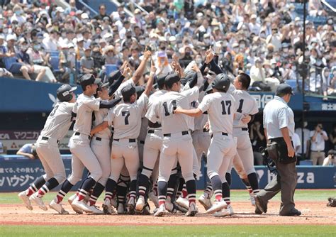 【神奈川】横浜、東海大相模にサヨナラ勝ちで2年連続甲子園 2年生コンビ躍動萩サヨナラ打＆杉山完封 スポーツ報知
