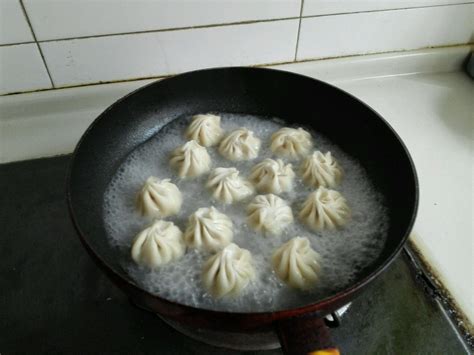 煎小笼包蒸小笼包小笼包怎么包大山谷图库