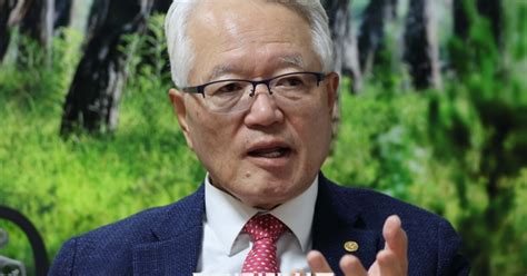 “보수정당 폐허에서 다시 만들라”…탄핵 국면에서 前 국회의장의 고언 苦言 [금배지 원정대]