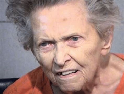 Nonna Enne Uccide Figlio Per Non Essere Mandata In Una Casa Di Riposo