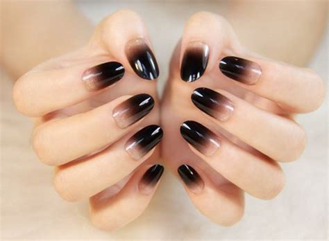 ۴۵ مدل ناخن بیبی بومر مشکی دخترانه ۱۴۰۲ ؛ طرح های دارک و خفن ماگرتا