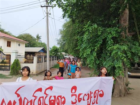 Khit Thit Media ယင်းမာပင်တွင် သပိတ်စစ်ကြောင်း ၂ ခု