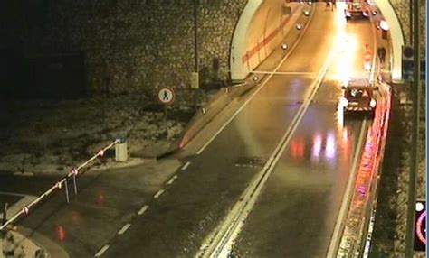 Teška Prometna Nesreća U Tunelu Sv Ilija Zatvoren Promet U Oba Smjera