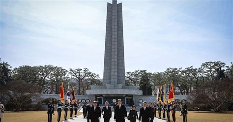 현충원 찾은 조국 대표