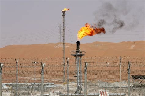 Saudi Oil Giant Aramco To Scale Back Spending After 2020 Profit Slump