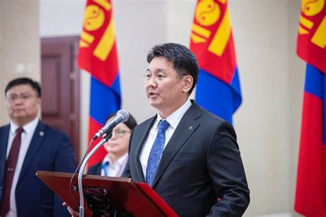 Ерөнхий сайд У Хүрэлсүх Нийгэм эдийн засагт ТОП 100 аж ахуйн нэгжийн