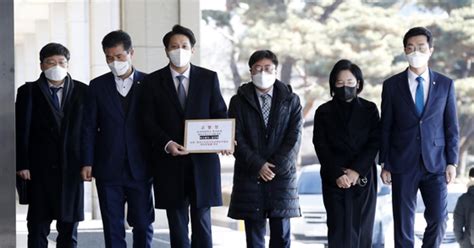 민주당 김건희 범죄수익은닉규제법 위반 혐의로 고발