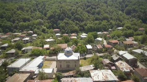ონის სინაგოგა ბააზოვის ქუჩაზე მდებარეობს როგორც ყველგან რაჭველი