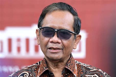Ada Apa Istana Tidak Segera Merespon Pengunduran Diri Mahfud MD