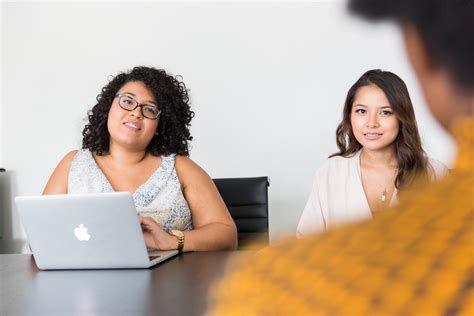 7 Interview Techniques To Conduct An Effective Interview