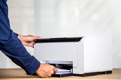 프린터 복사기 사무실에있는 스캐너 직장 시트 용지를 인쇄하는 문서를 스캔하기위한 복사기 기계 인쇄공에 대한 스톡 사진 및 기타 이미지 Istock