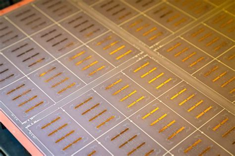 Intel 展示下一代 Cpu 先進封裝技術，打造超級晶片