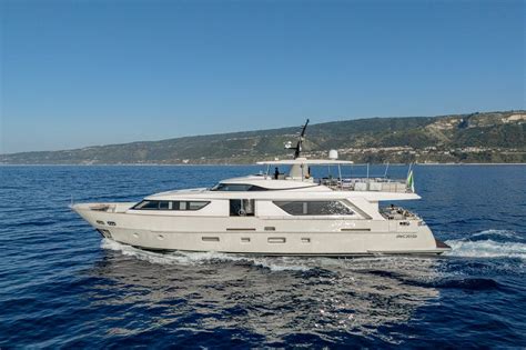 UNICKA Yacht For Charter SILVER STAR YACHTING