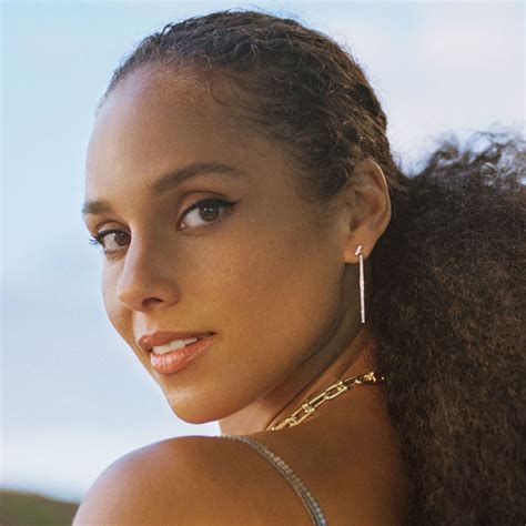 RÁdio Alvorada Notas Musicais Alvorada Perfil A Carreira De Alicia Keys