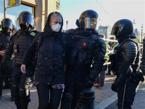 Растет число задержанных на митингах в России ВИДЕО — Haqqin