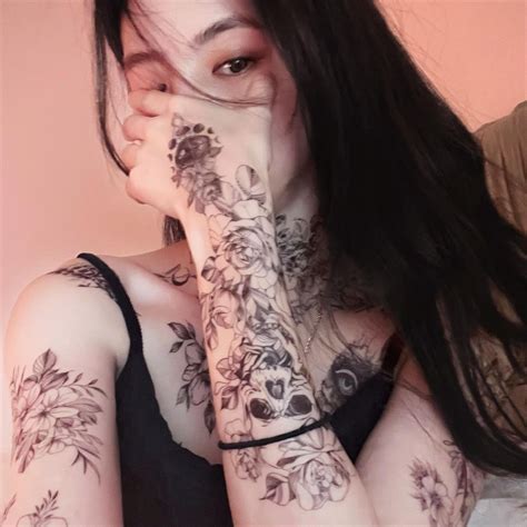 한소희 전신 타투로 가릴 수 없는 비주얼…완벽 고혹美