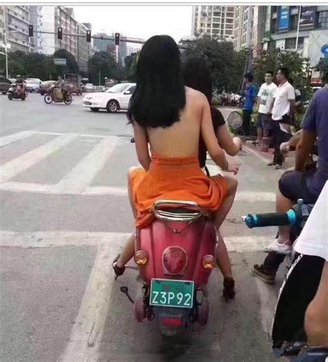 帶子都沒有一根，就是弄不明白，姑娘是咋撐起來的 每日頭條