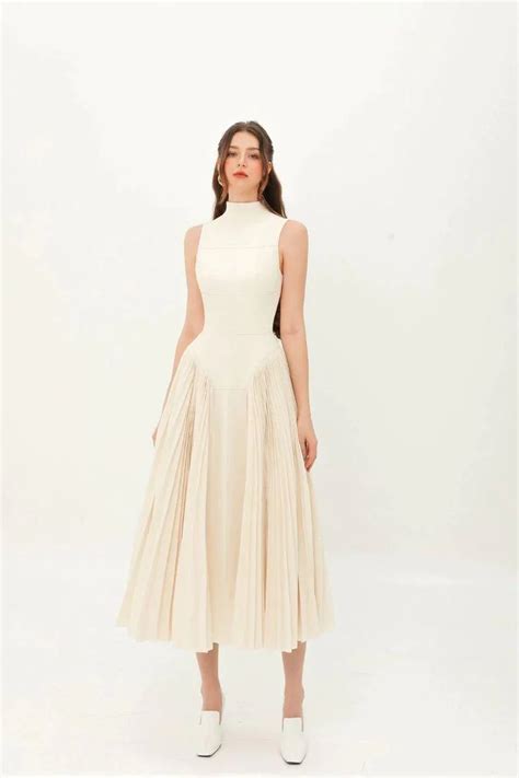 Highend Sleeveless Beige Side Pleated Dress Amanda Amira Ideias Fashion Vestidos Estilosos