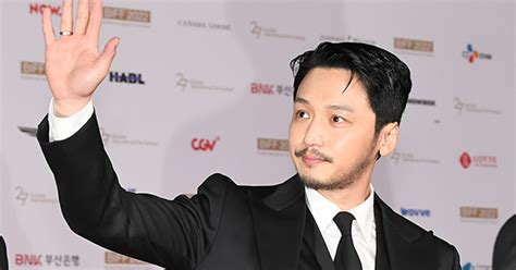 변요한 멋진 수염 Mk포토