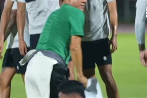 Aksi Kocak Shin Tae Yong Terhadap Marselino Bikin Suasana Pemusatan