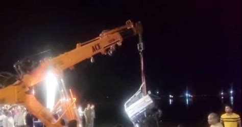 देखते ही देखते सरोवर में समा गई कार सेकंड में अपने साथ ले गई मौत