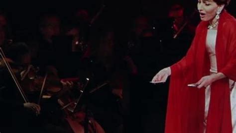 Resucitando A Whitney Houston O Maria Callas