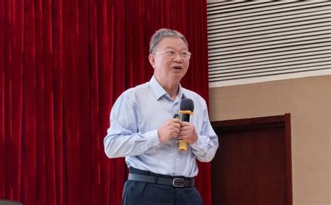 严纯华院士做客中国科学院大学，为2025级本科新生作前沿报告