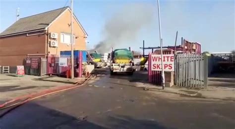 Huge Fire Sends Smoke Billowing High Into Hull Skies Hull Live