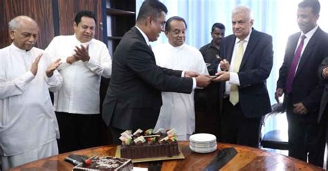 ජොනීගේ උපන් දිනේ ජනාධිපති කාර්යාලයේ සමරයි
