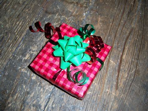 Diy Paper Gift Bows How To Make A Gift Bow Paper Folding On Cut Out Keep