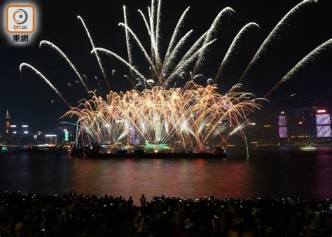 維港水上煙火閃耀 市民海旁打卡如星光｜即時新聞｜中港台｜oncc東網